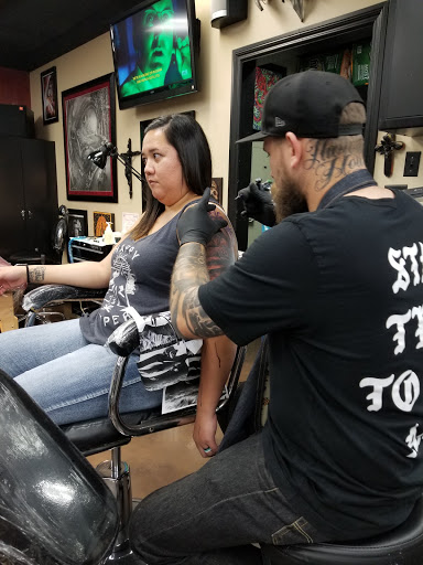 Discover Leading minimalist tattoo artists in California | TattooLoc